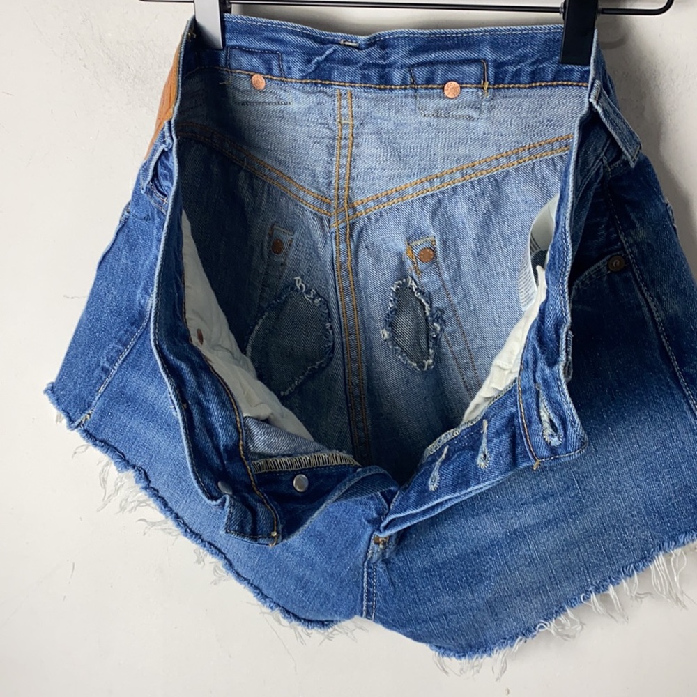 Levi’s Vintage Cinch Back Shorts Size 30 - Gem